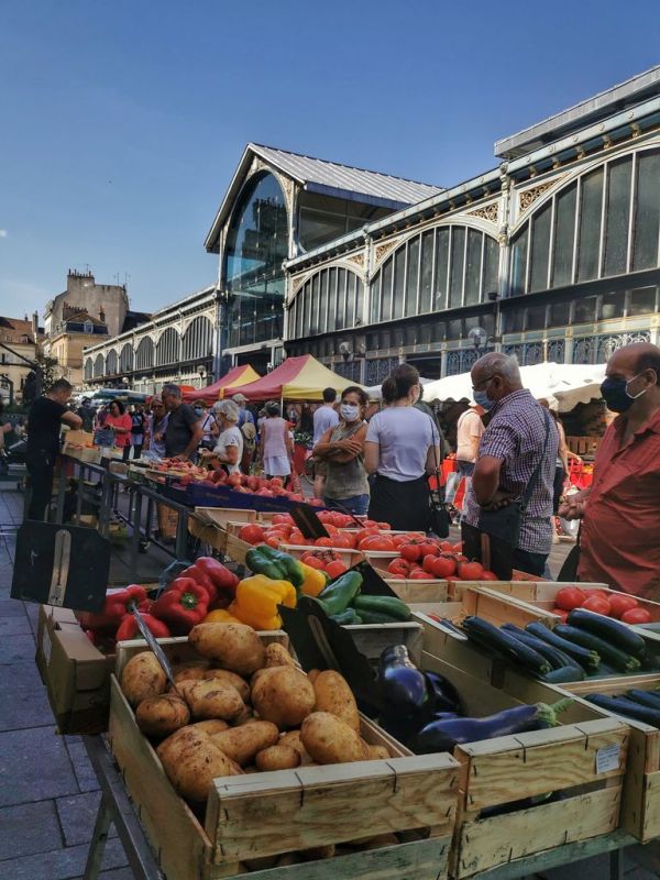 Les Halles et le marché – Touriste d'un jour